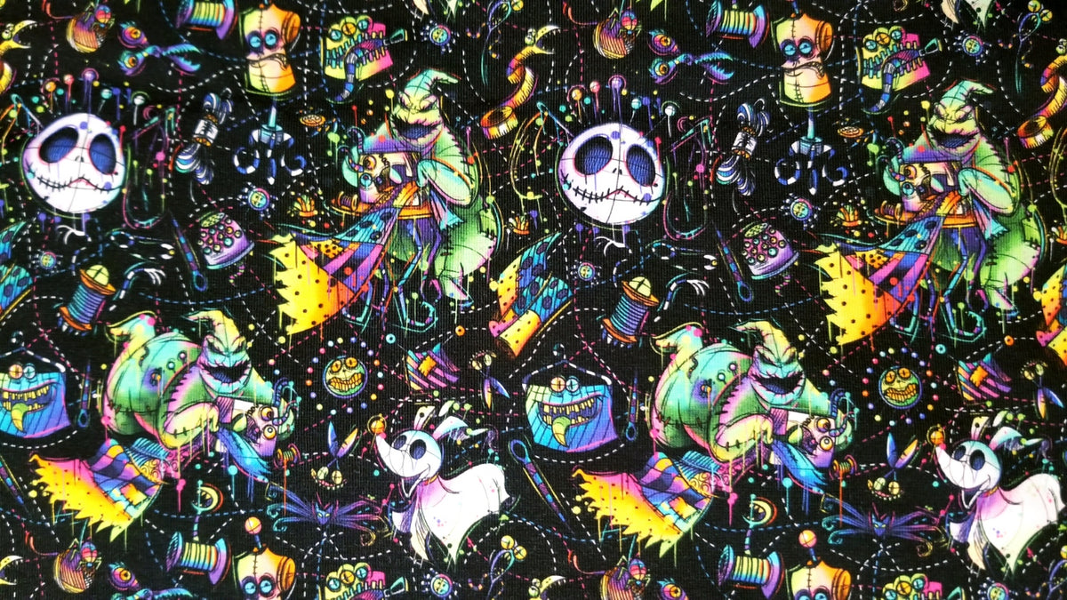 Splitting Seams on Black - Regular Scale – Magical Fabric Cuts & Crafts